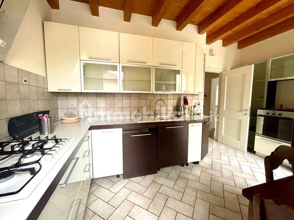 Affitto Appartamento Cavaria con Premezzo. Bilocale in piazza Giovanni ...