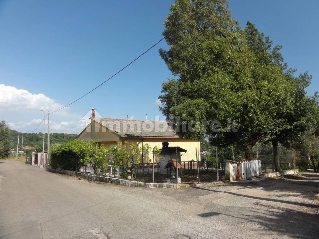 Vendita Villa unifamiliare in via Colle Leo Basso Ceccano. Buono stato ...