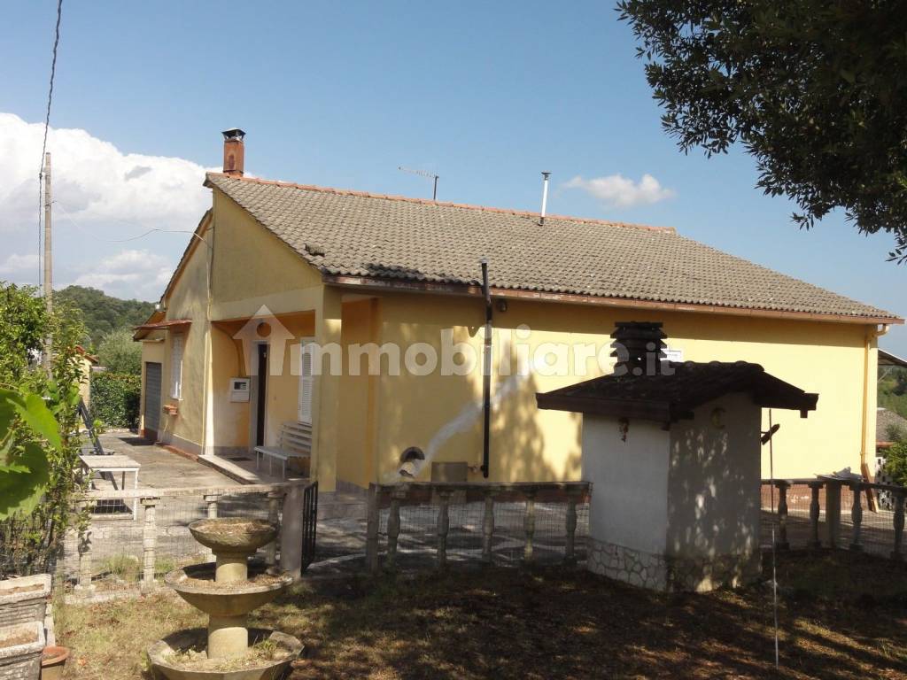 Vendita Villa unifamiliare in via Colle Leo Basso Ceccano. Buono stato ...