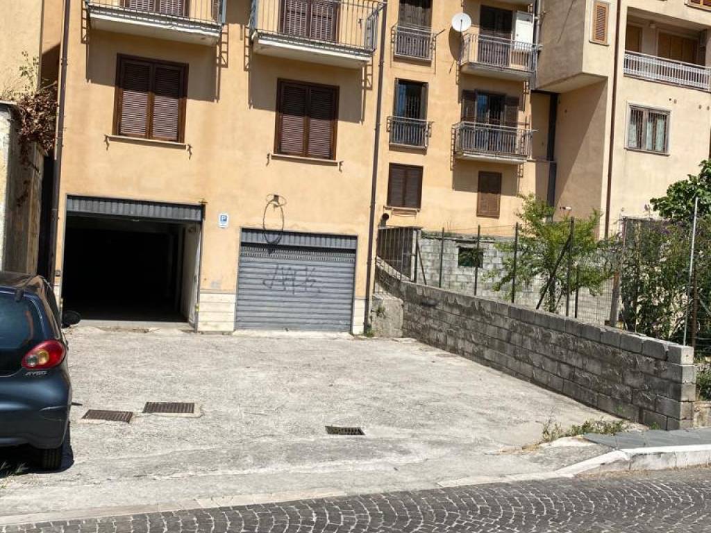 Garage - Box via Umberto I, Avellino, Rif. 105370823 - Immobiliare.it