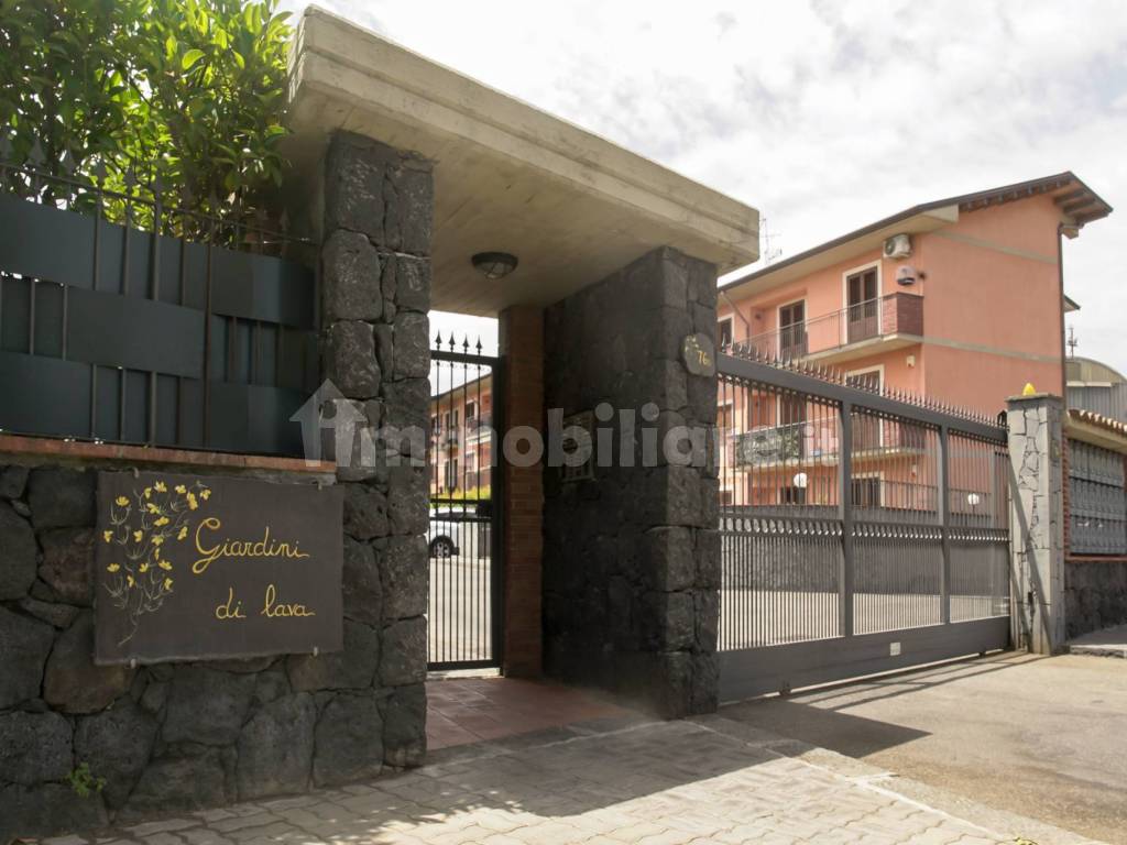 Vendita Appartamento San Pietro Clarenza. Quadrilocale in via Santa ...