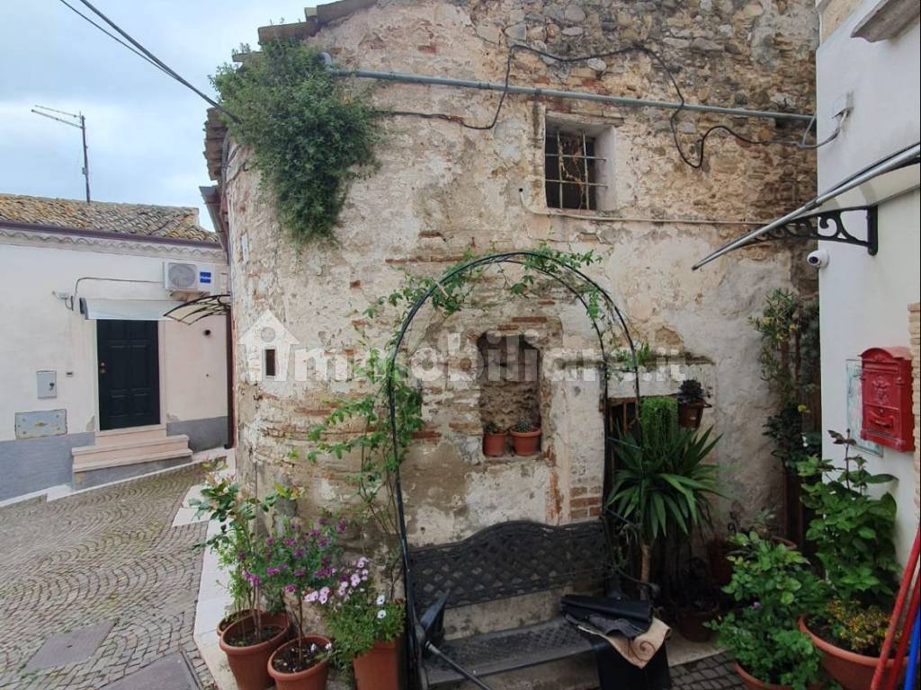 Vendita Terratetto unifamiliare in via San Pietro 2 Ascoli Satriano. 45 ...