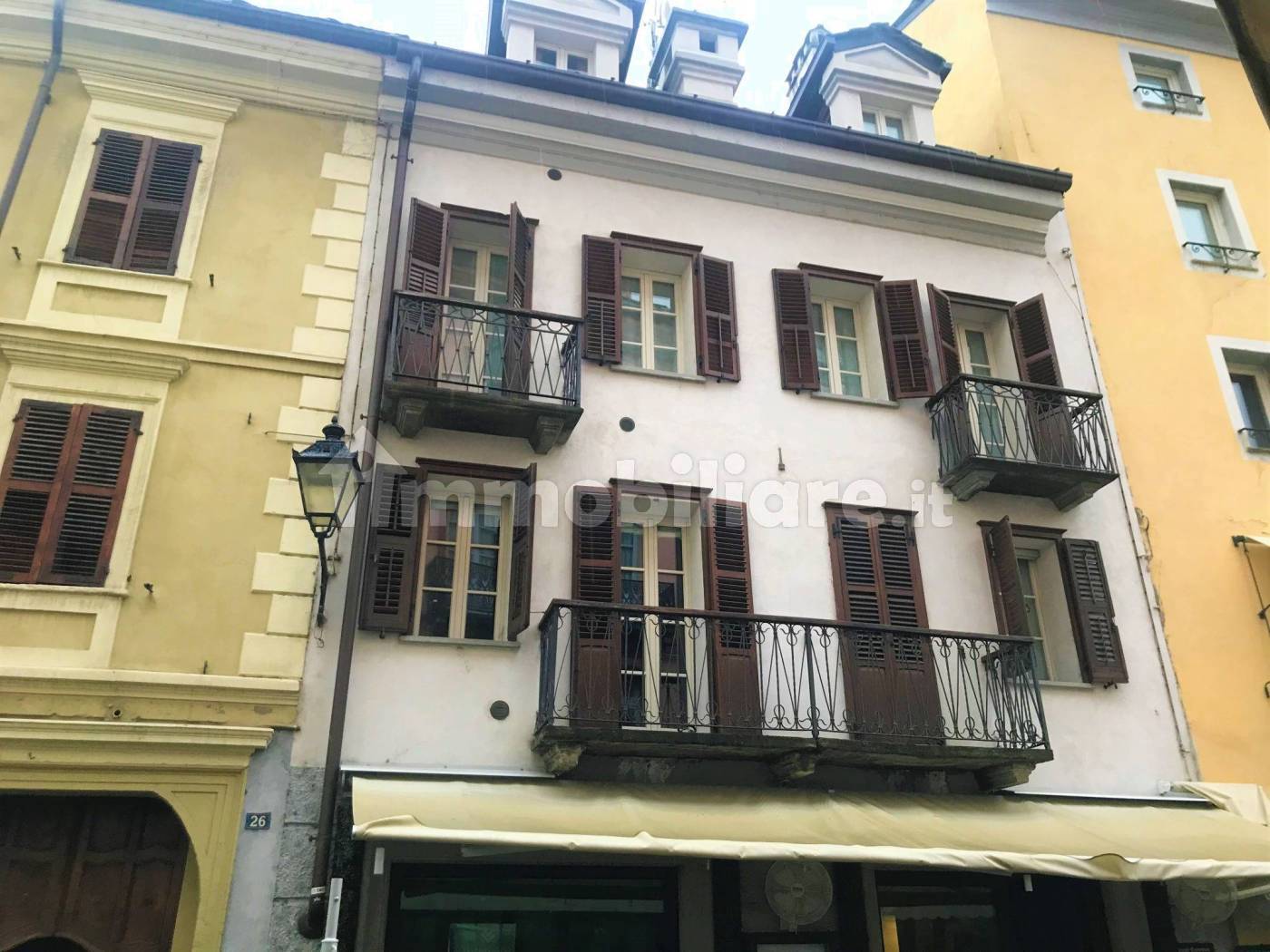 Trilocale via Croce di Città, Centro, Aosta