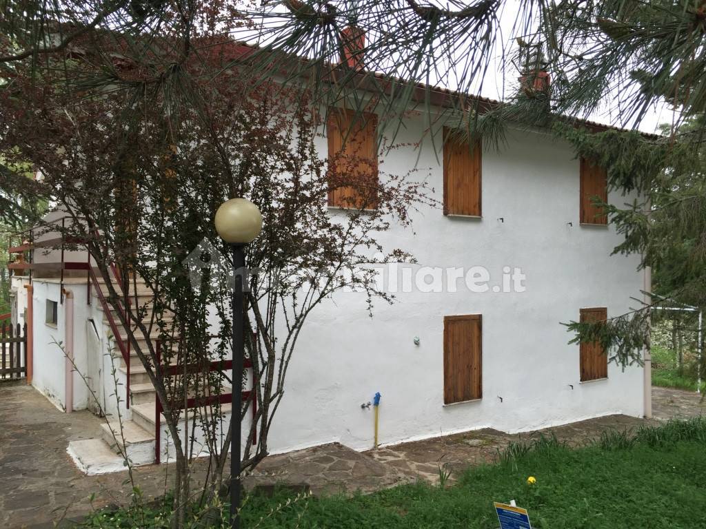 Vendita Villa bifamiliare in Località Dosco Montepiano Cirigliano ...