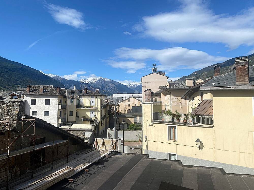 Bilocale via Croce di Città, Centro, Aosta