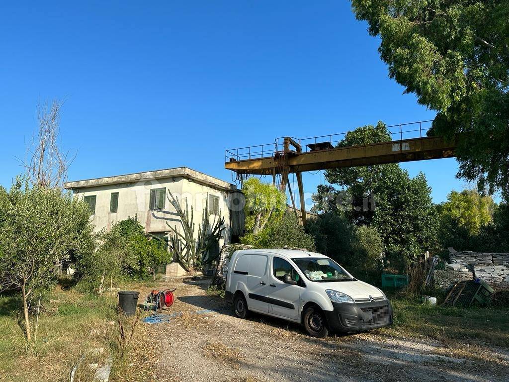 Capannone via delle Dune, Villa Literno, Rif. 105587379 - Immobiliare.it
