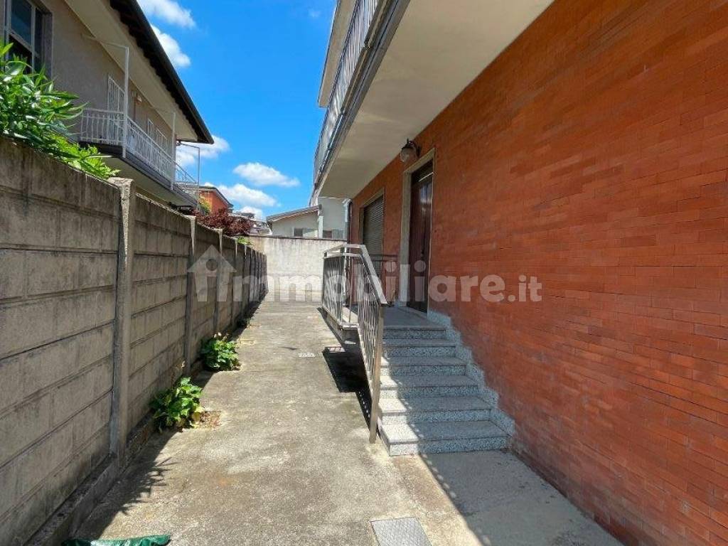 Sale Two-family villa in via Leonardo da Vinci 8 Novate Milanese. Good ...