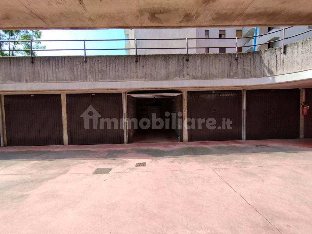 Garage - Box via 1 Maggio 11, Segrate, Rif. 105644801 - Immobiliare.it