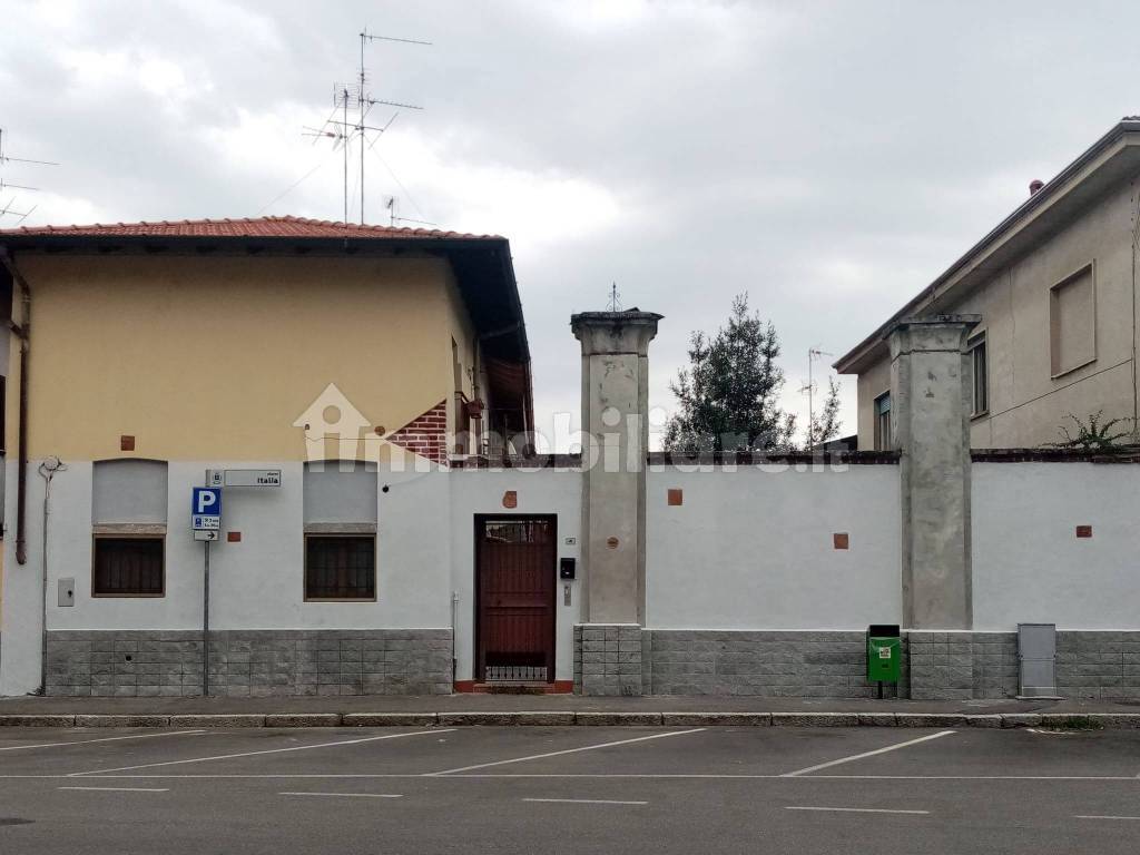 Vendita Casa colonica in piazza Italia 4 Magnago. Ottimo stato, posto ...