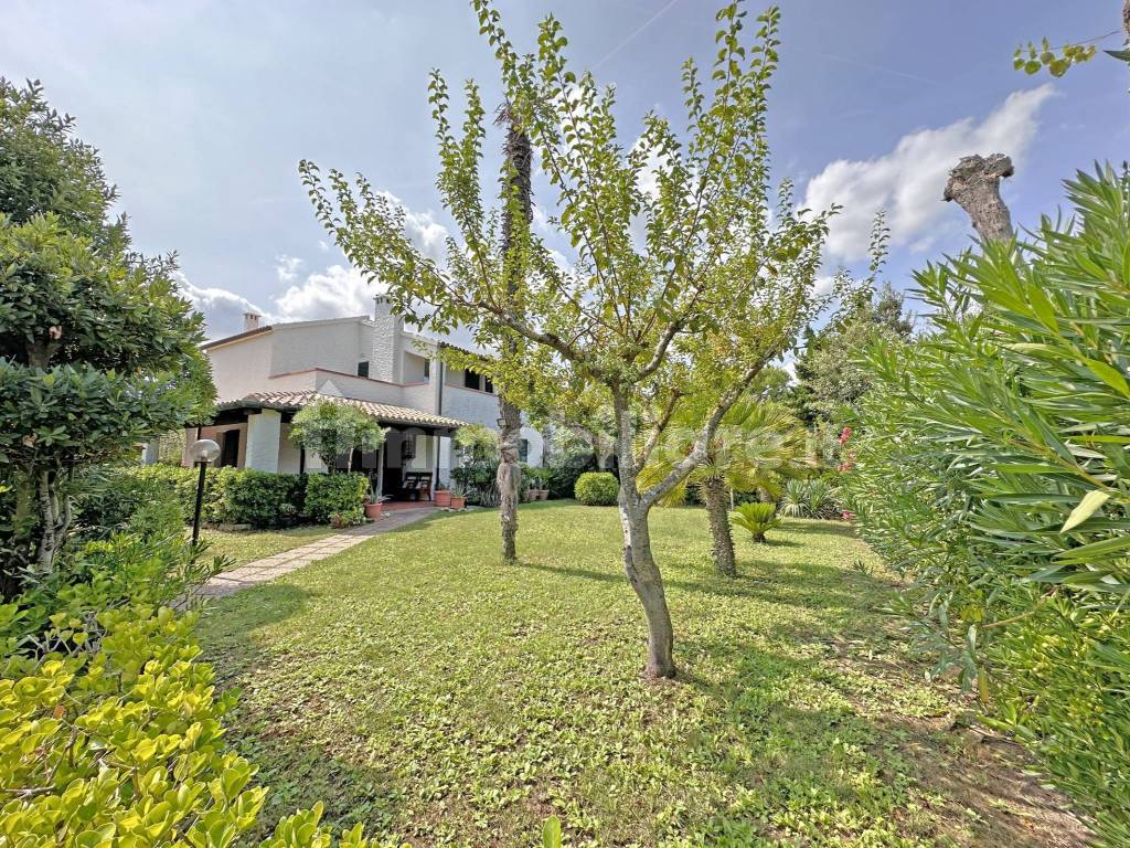 Sale Two-family villa in via Costaverde 13 Numana. Excellent condition ...