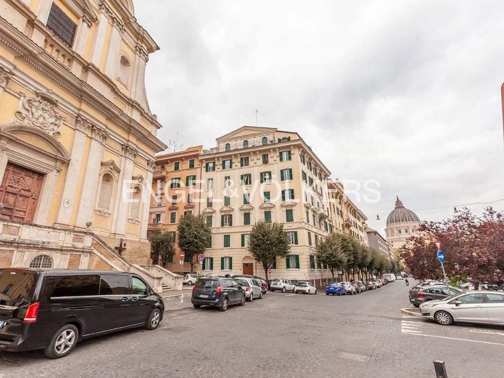 Vendita Appartamento in via Nicolò III. Roma. Buono stato, piano terra ...