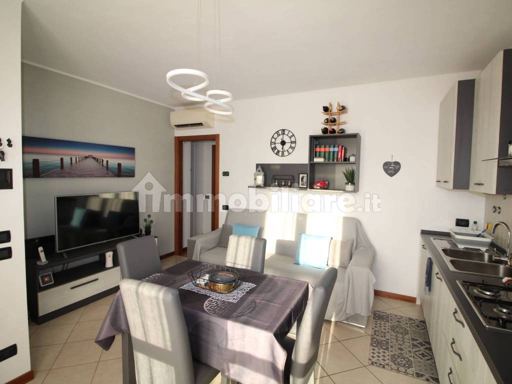 Vendita Appartamento Vaprio d'Adda. Bilocale in via Dante Alighieri ...