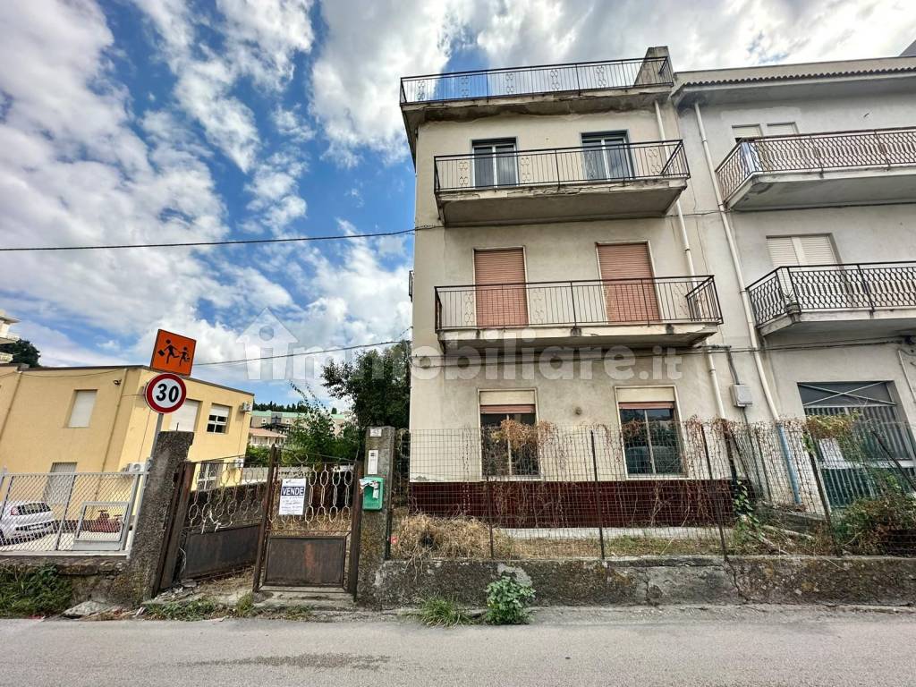 Vendita Terratetto unifamiliare in via Longano 43 Barcellona Pozzo di ...