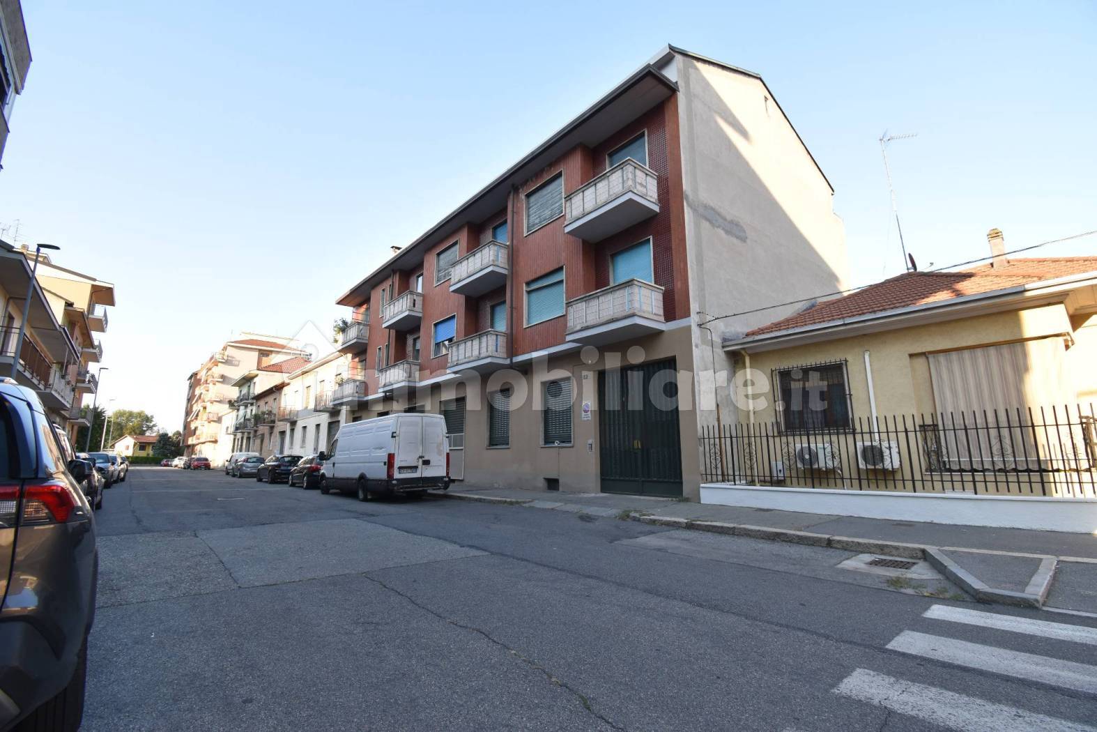 Trilocale via Umberto Balestreri 18/22, Rebaudengo, Torino