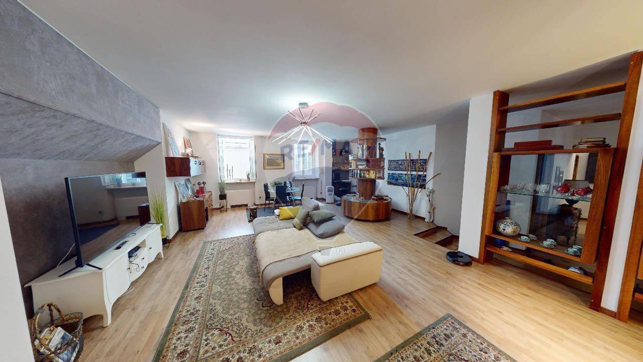 Trilocale piazza Della Vittoria 17, Centro Storico, Pavia