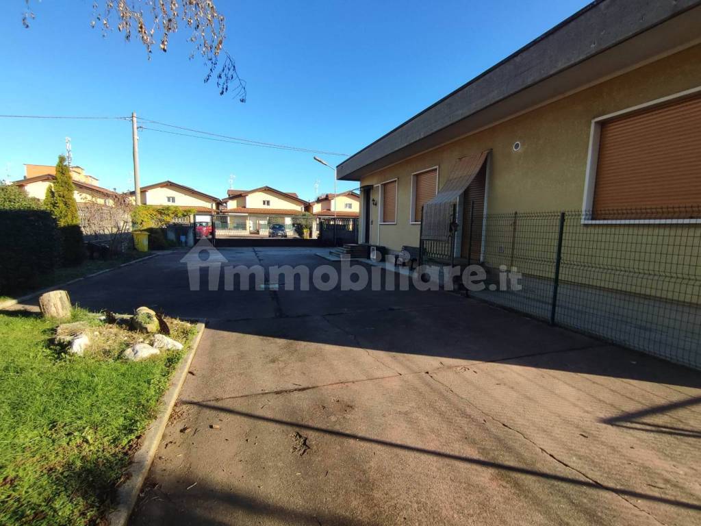 Capannone via Cantalupa, Cavaria con Premezzo, Rif. 105915459 - Immobiliare.it