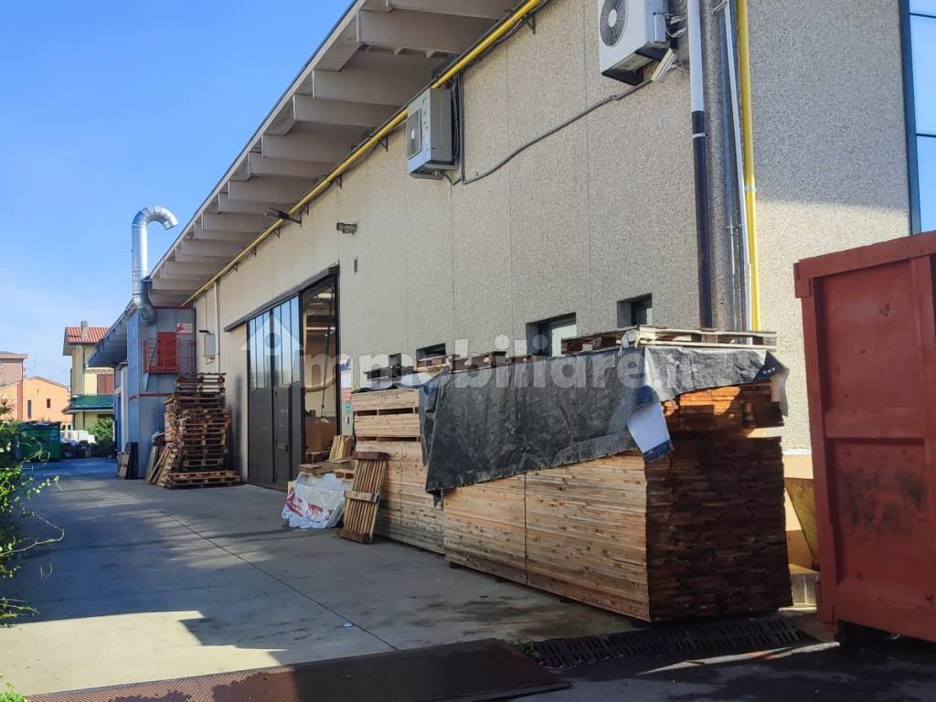 Magazzino - Deposito via Vignazzola, Meda, Rif. 106048521 - Immobiliare.it