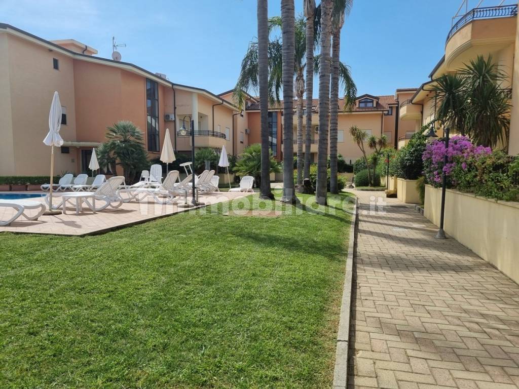 Vendita Appartamento Pizzo. Trilocale in via Riviera Prangi Deviazione ...