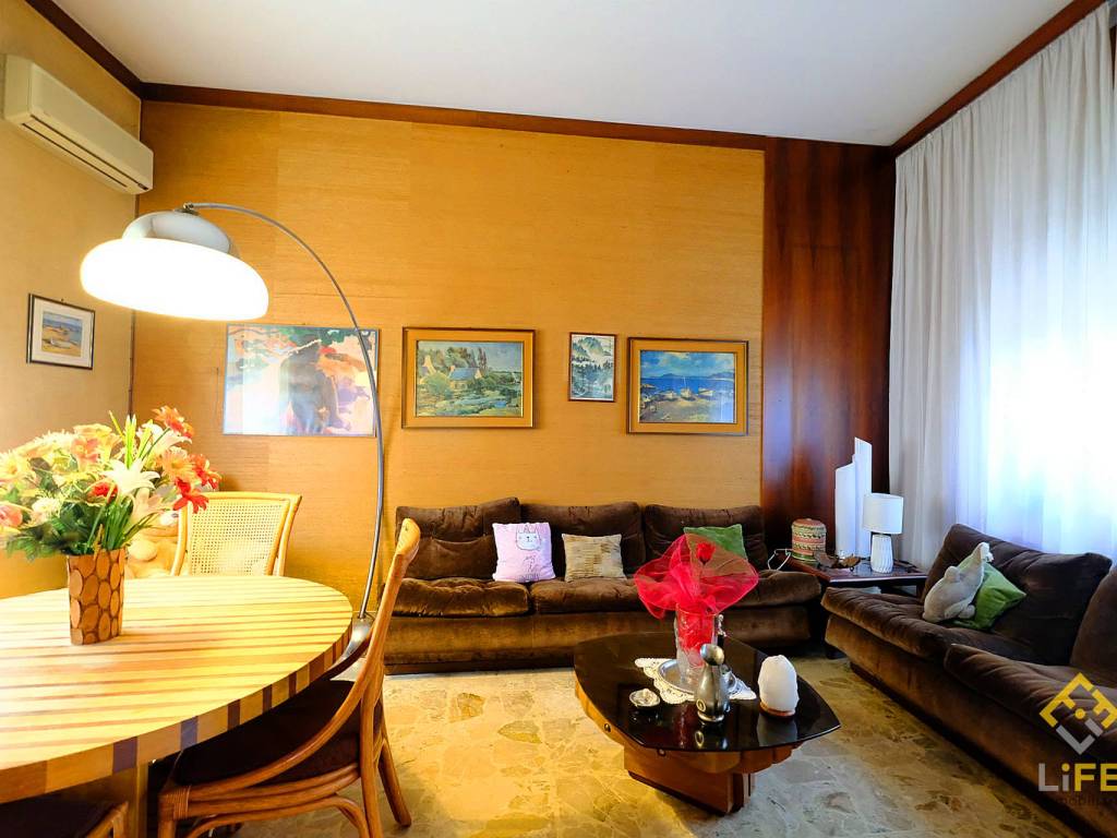 Vendita Villa bifamiliare in viale Leonardo da Vinci 32 Galliate. Buono ...