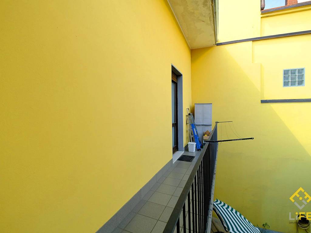 Vendita Villa bifamiliare in viale Leonardo da Vinci 32 Galliate. Buono ...