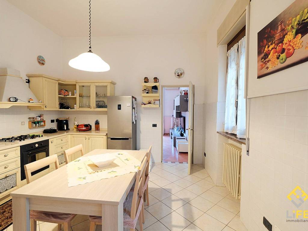 Vendita Villa bifamiliare in viale Leonardo da Vinci 32 Galliate. Buono ...