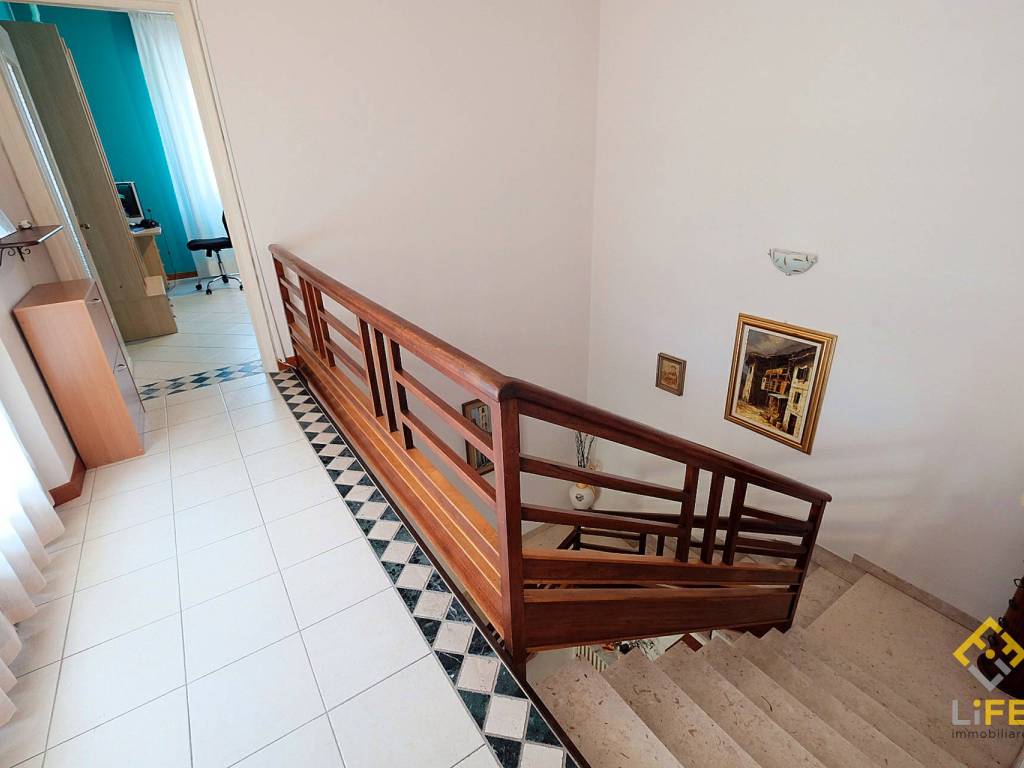 Vendita Villa bifamiliare in viale Leonardo da Vinci 32 Galliate. Buono ...