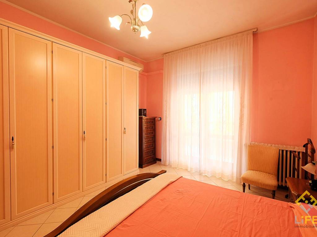 Vendita Villa bifamiliare in viale Leonardo da Vinci 32 Galliate. Buono ...