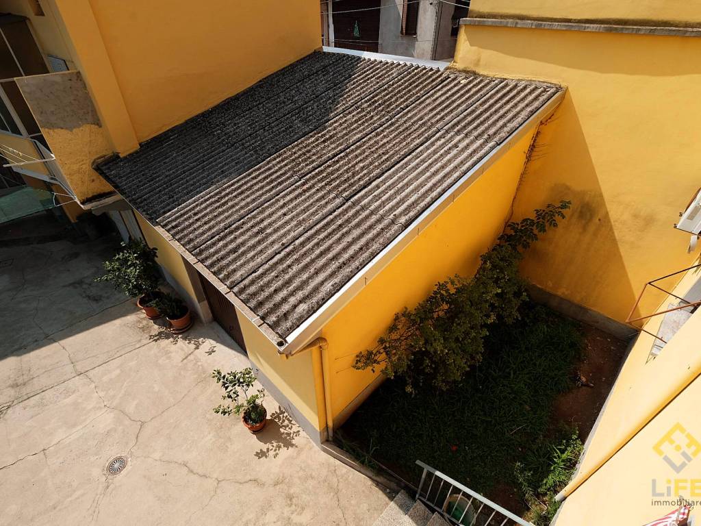 Vendita Villa bifamiliare in viale Leonardo da Vinci 32 Galliate. Buono ...