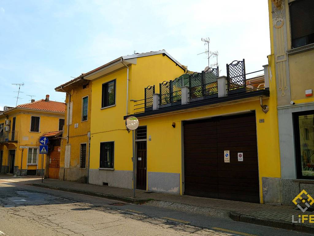 Vendita Villa bifamiliare in viale Leonardo da Vinci 32 Galliate. Buono ...