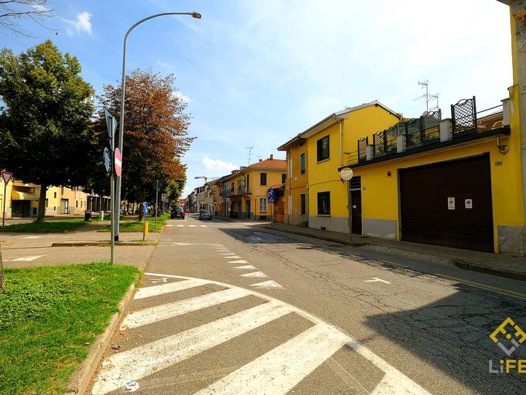 Vendita Villa bifamiliare in viale Leonardo da Vinci 32 Galliate. Buono ...