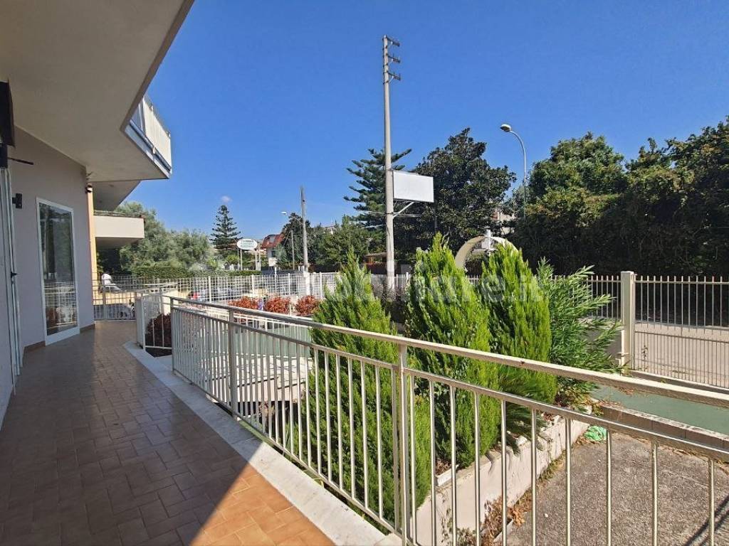 Locale commerciale via Triflisco, Bellona, Rif. 106090539 - Immobiliare.it