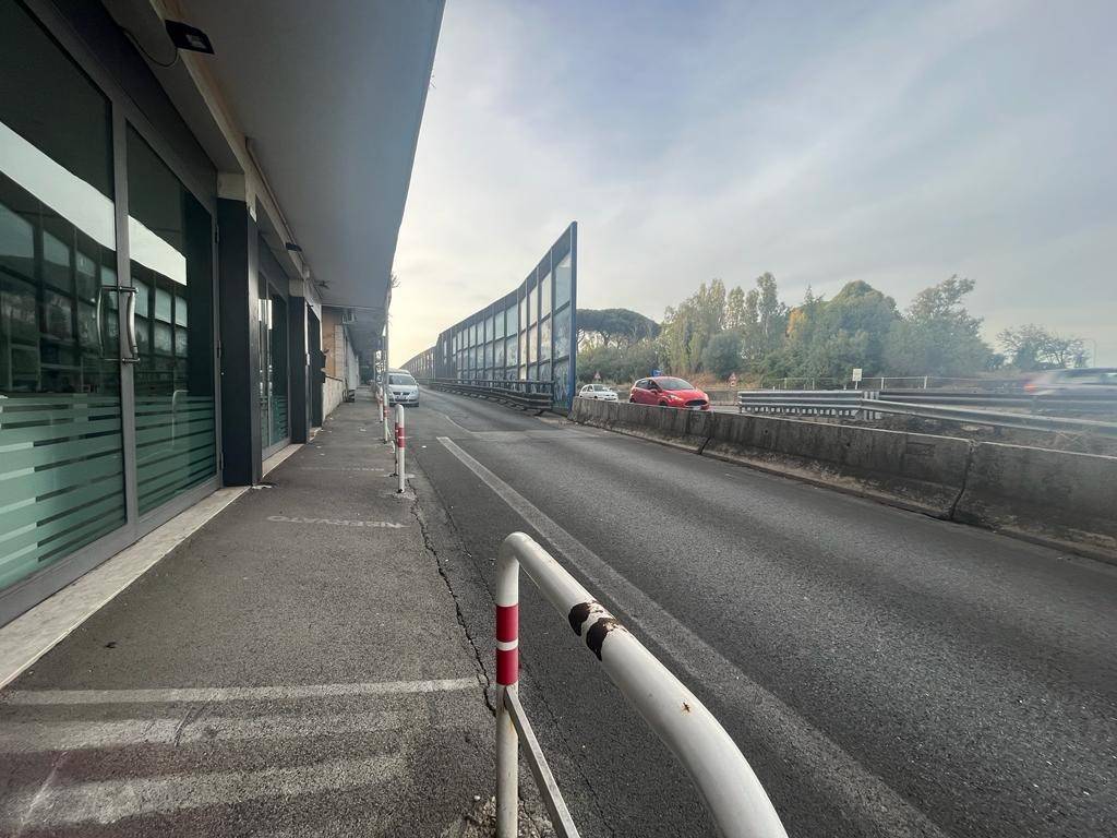 Locale commerciale via Pontina Vecchia, Pomezia, Rif. 106135741 ...