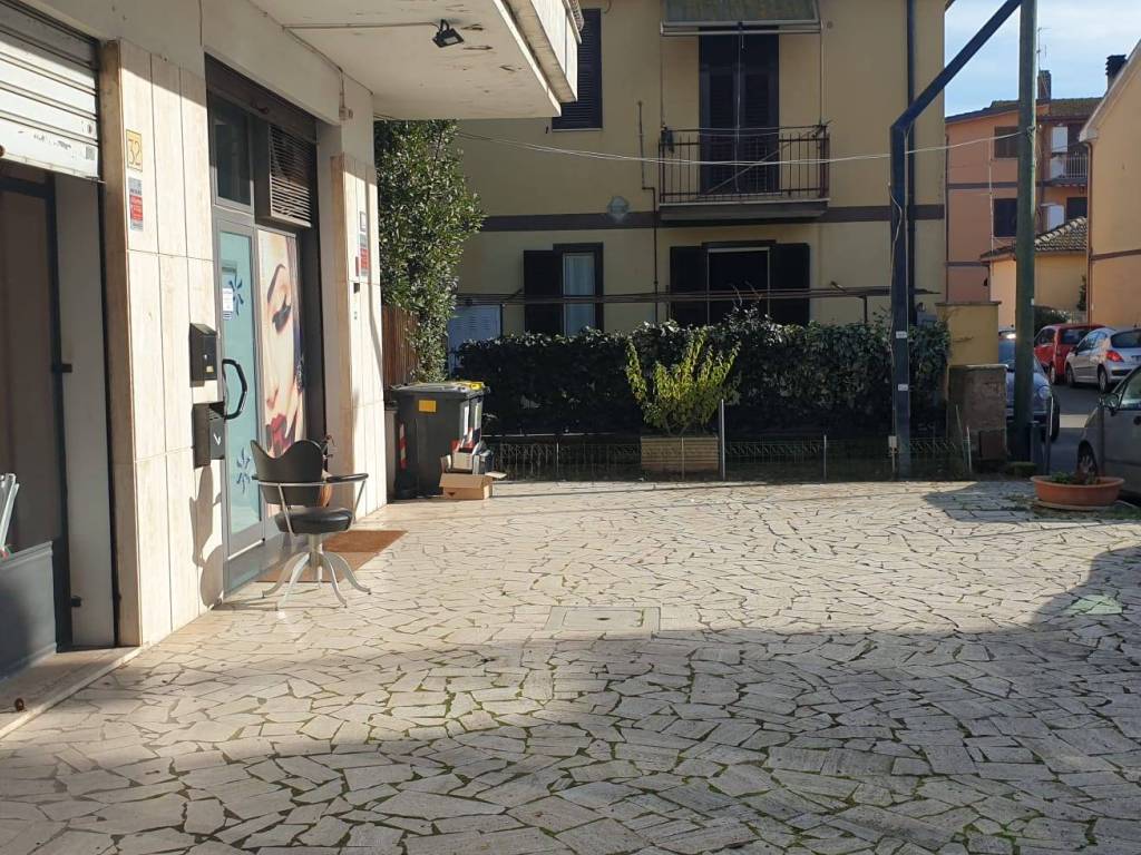 Locale commerciale via Zaccaria Betti, Roma, Rif. 106146619 ...