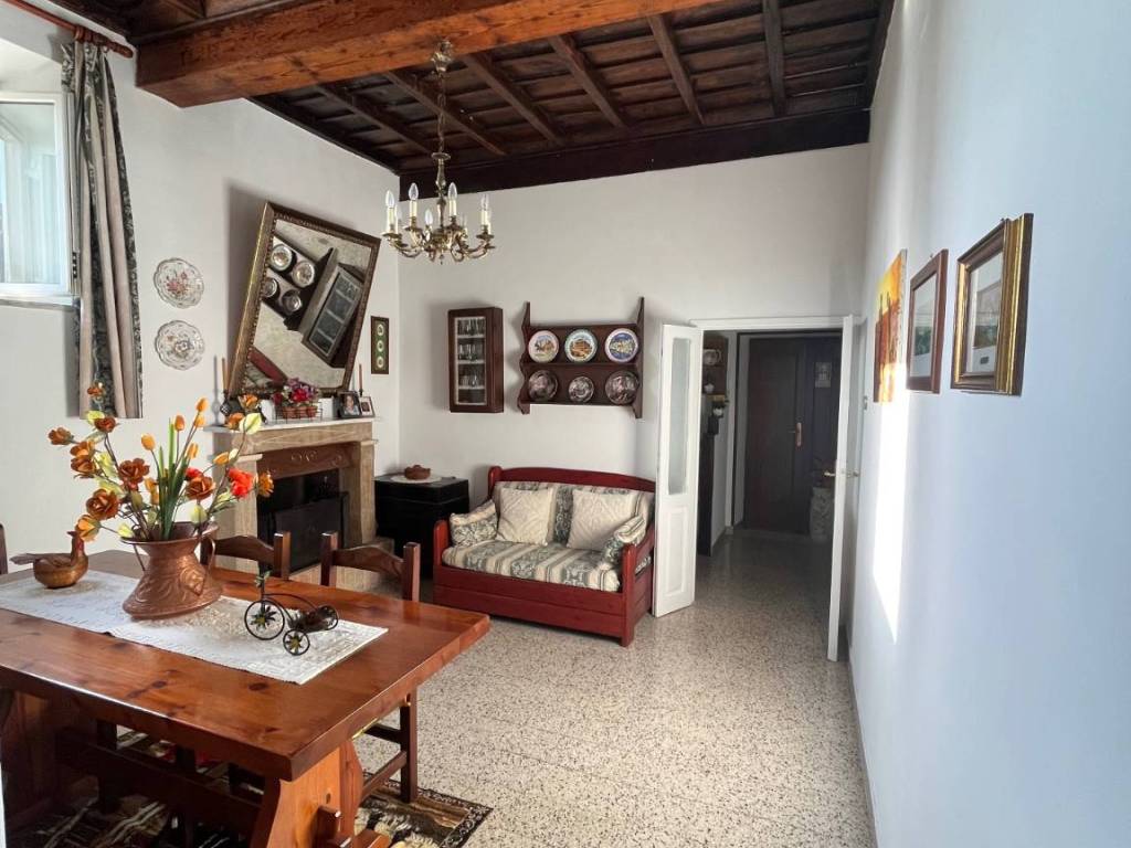 Vendita Appartamento Poli. Trilocale in via Umberto I 8. Buono stato ...