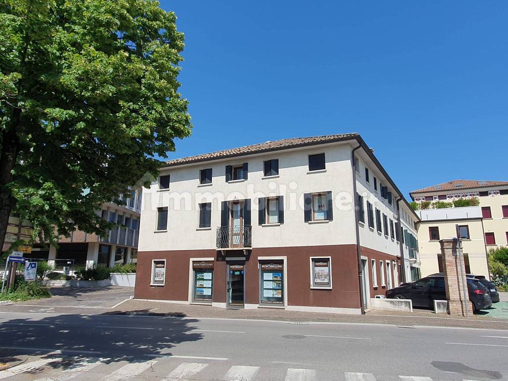 Vendita Villa bifamiliare in via Roma 35 Montebelluna. Nuova, posto ...