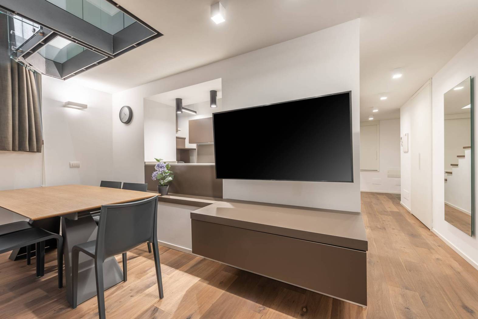 Bilocale via Gentilino 7, Corso San Gottardo, Milano