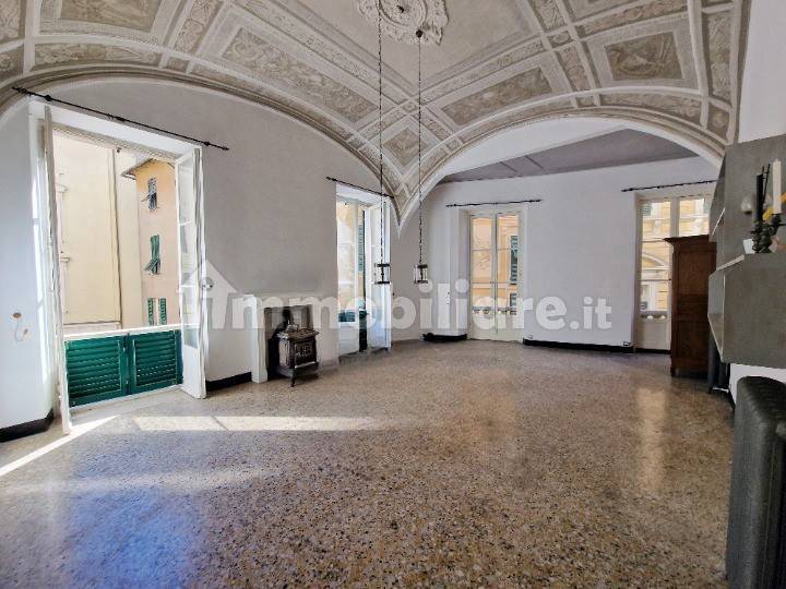 Affitto Appartamento Genova. Quadrilocale in piazza Fossatello. Buono ...