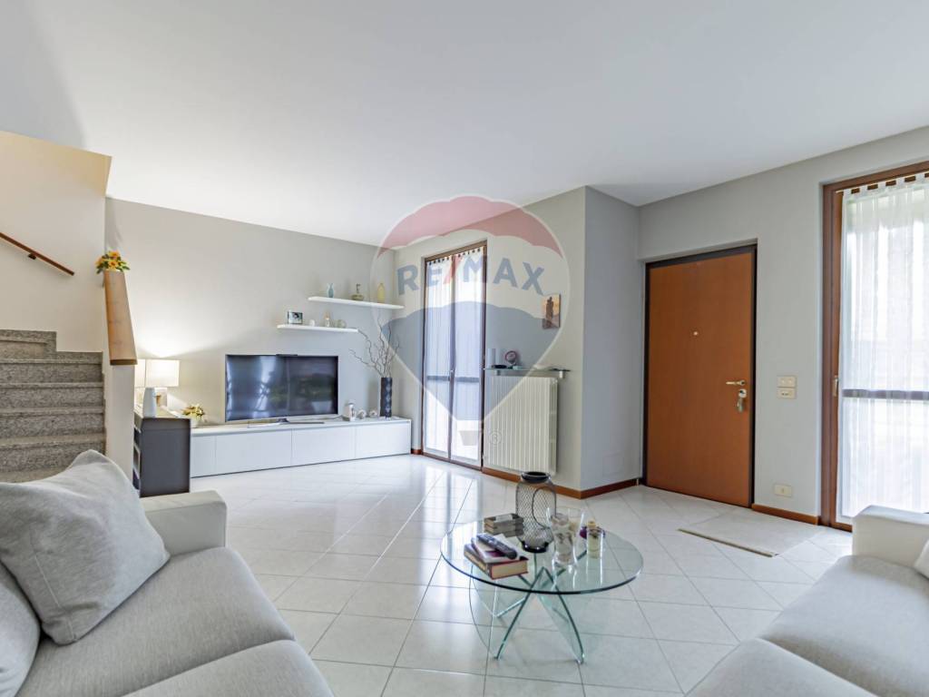 Vendita Villa a schiera in via Perego 6 Usmate Velate. Ottimo stato ...