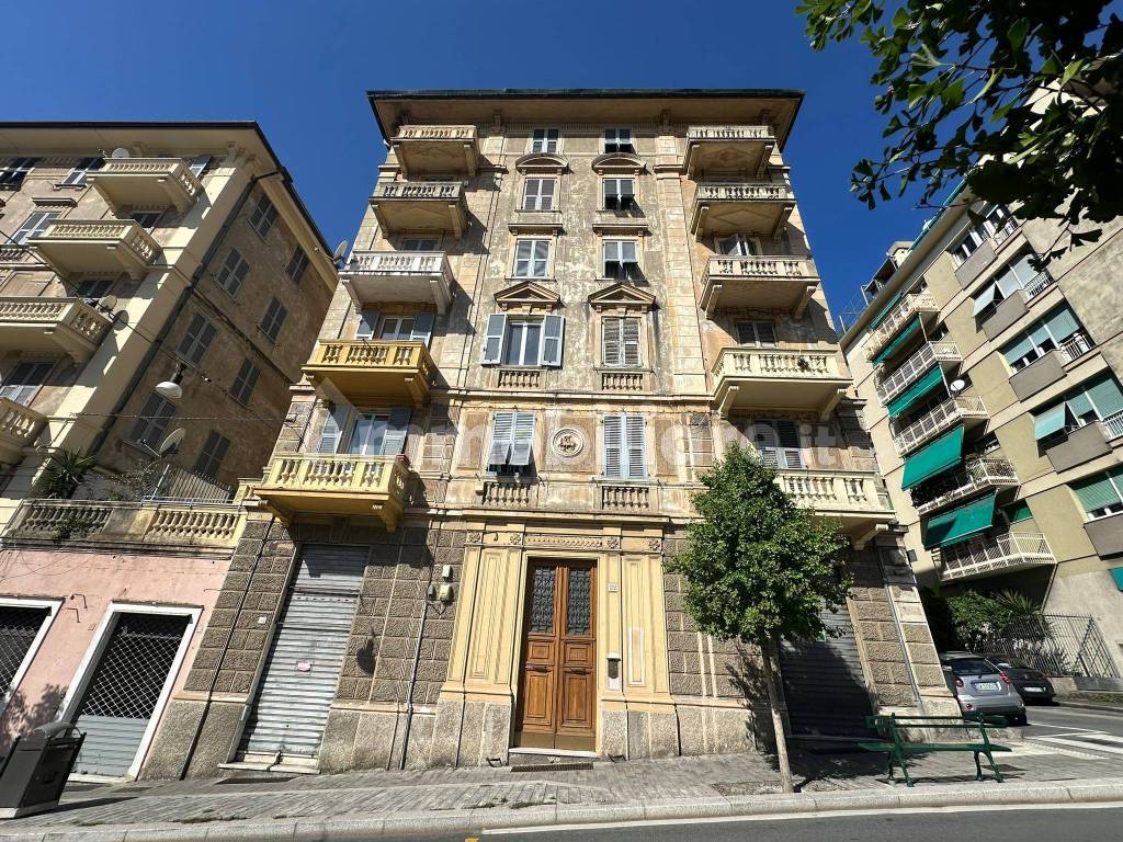 Vendita Appartamento Genova. Trilocale in viale Carlo Canepa. Buono ...