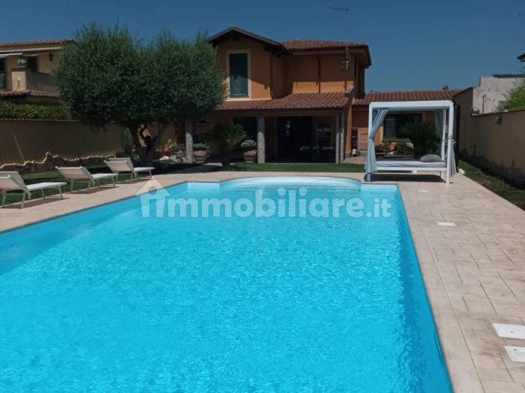 Vendita Villa unifamiliare in via Alà dei Sardi 7 Roma. Ottimo stato ...