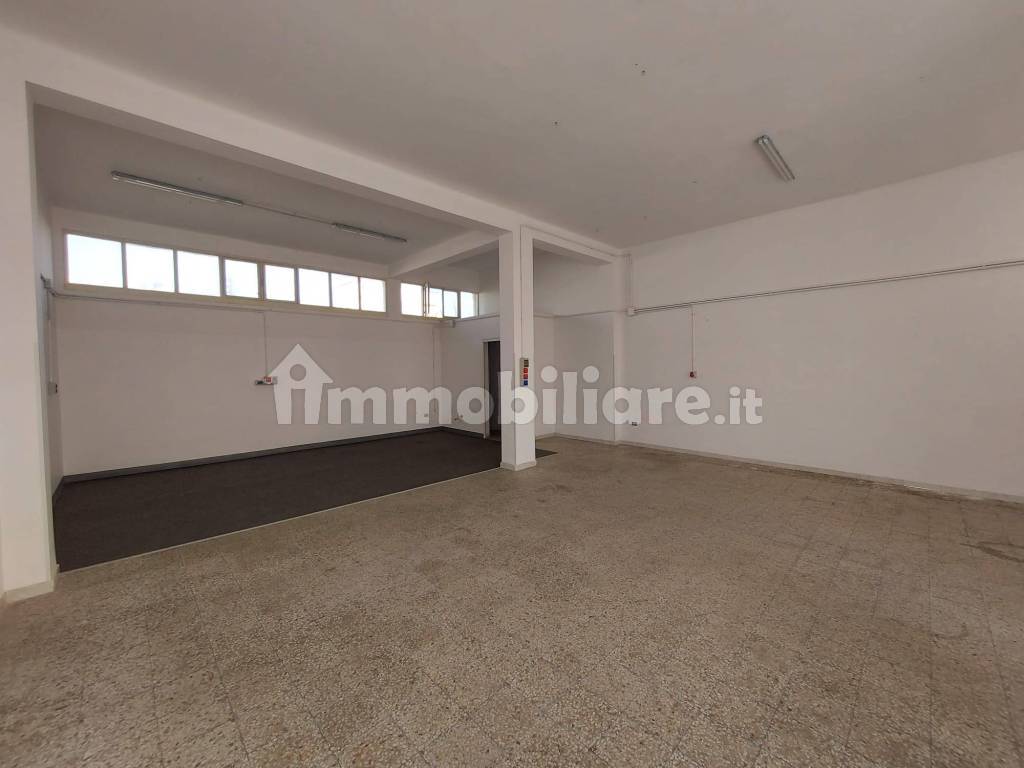 Magazzino - Deposito via Ettore Carafa 36, Adelfia, Rif. 106318097 ...