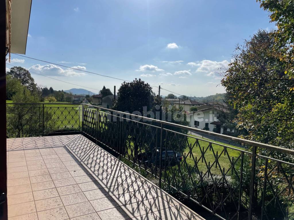 Vendita Villa unifamiliare Meduno. Ottimo stato, posto auto, con ...