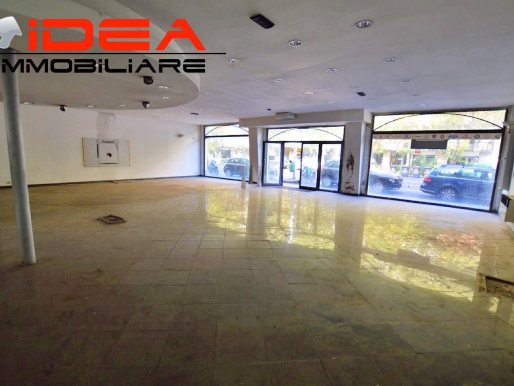 Capannone viale Gaetano Storchi 21, Modena, Rif. 106354571 - Immobiliare.it