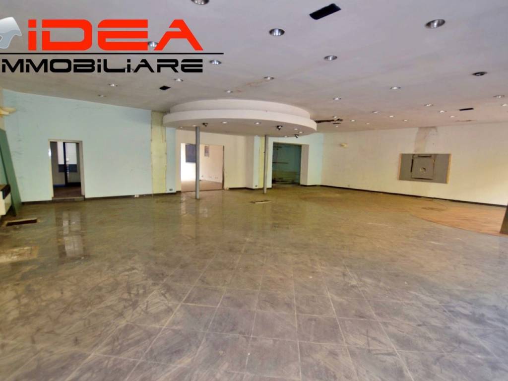 Capannone viale Gaetano Storchi 21, Modena, Rif. 106354571 - Immobiliare.it