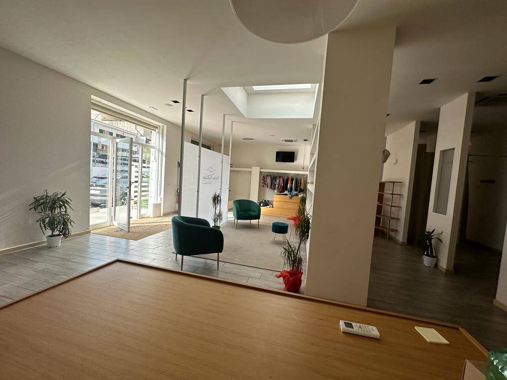 Negozio di abbigliamento via San Rocco, Marano di Napoli, Rif ...