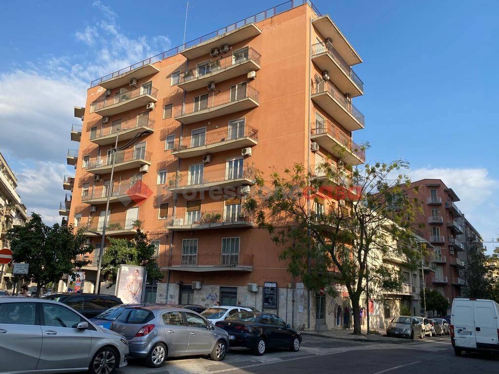Vendita Appartamento Catania. Trilocale in via Sassari , 2C. Buono ...