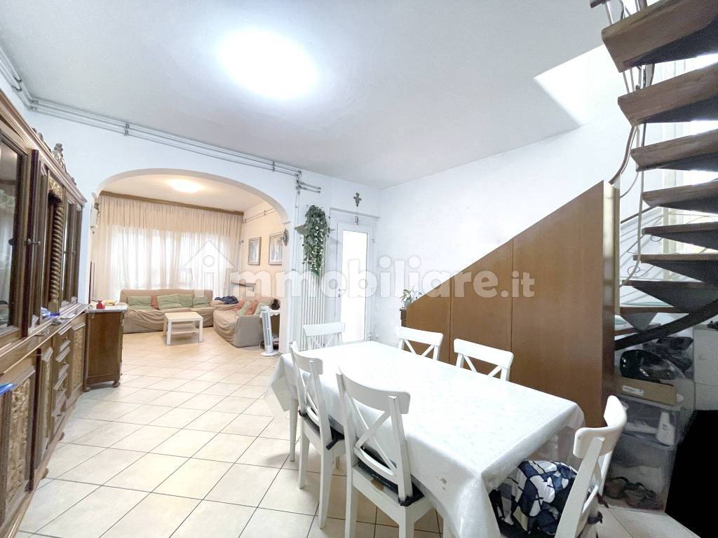 Vendita Villa bifamiliare in viale Francesco Baracca Riccione. Da ...
