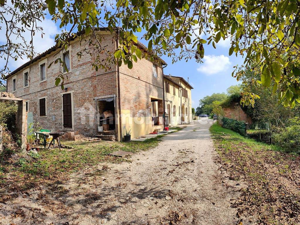 Vendita Appartamento Fabriano. Quadrilocale in frazione Melano 153A. Da ...