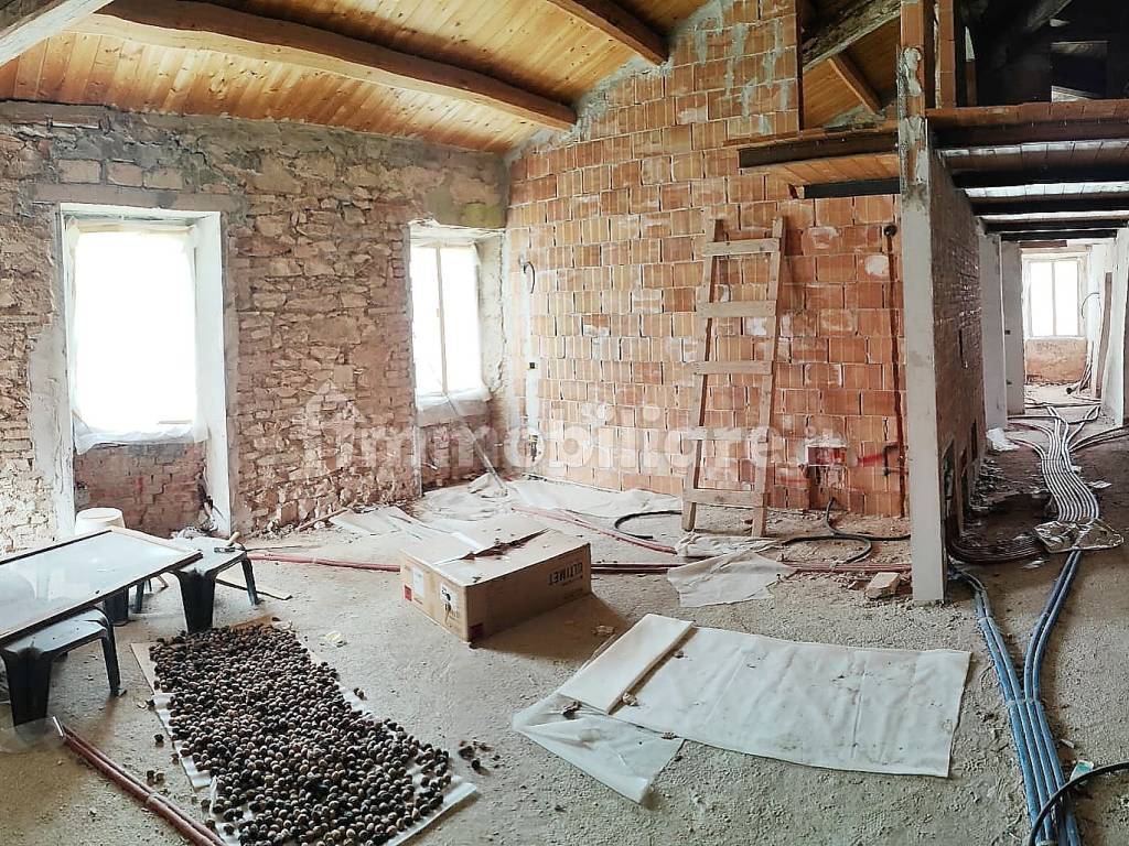 Vendita Appartamento Fabriano. Quadrilocale in frazione Melano 153A. Da ...