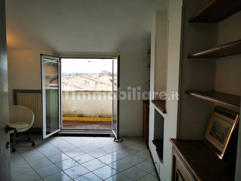 Vendita Mansarda in via del Risaro Roma. Buono stato, con balcone, rif ...